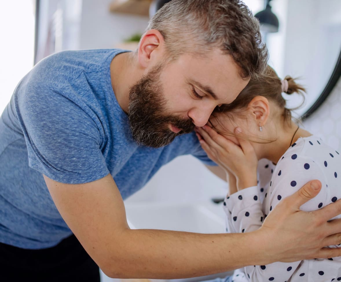 How Trauma Affects Relationships: Signs & Coping Tips